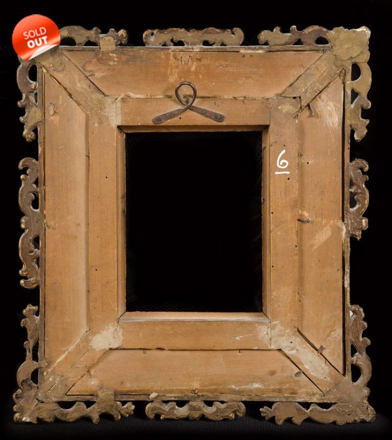 Cornice con in legno dorato e pergamene dipinte a motivi floreali ...