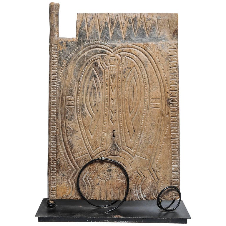 Ursprüngliches altes Scheunentor Borneos als moderne Skulptur ...