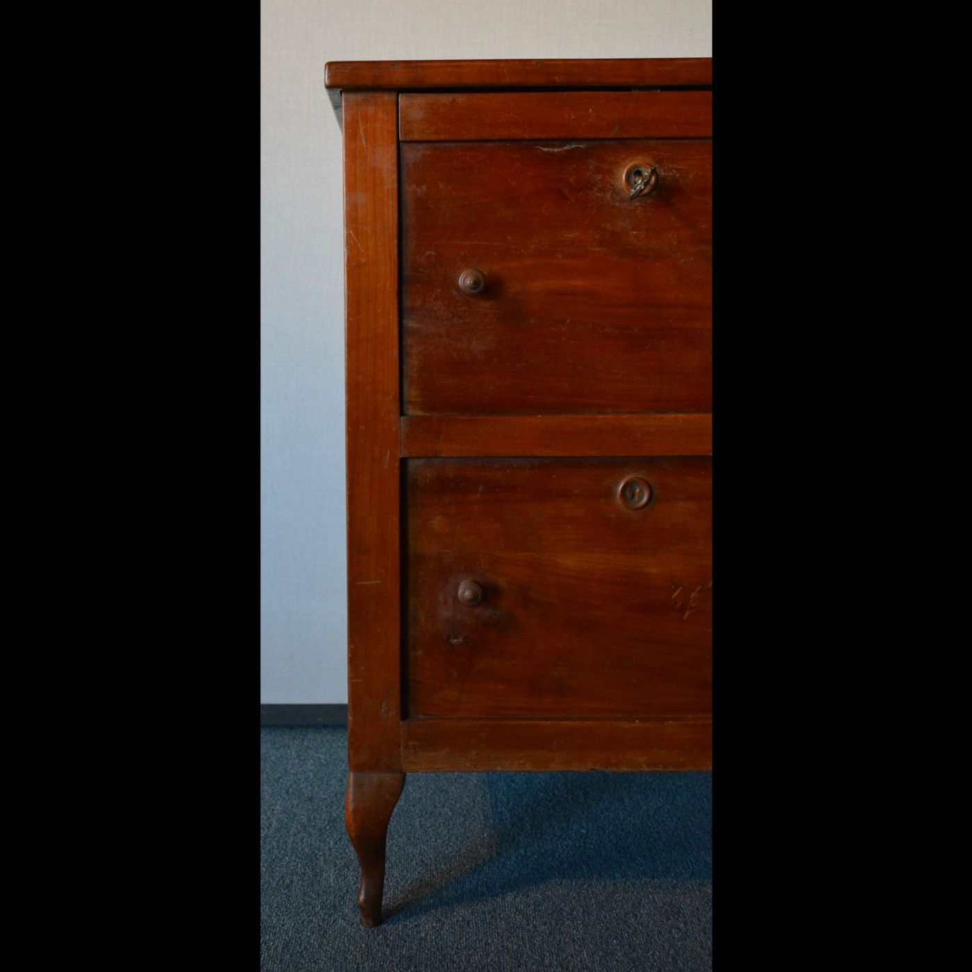 Antica comoda di origini Toscane | Antiquariato su Anticoantico