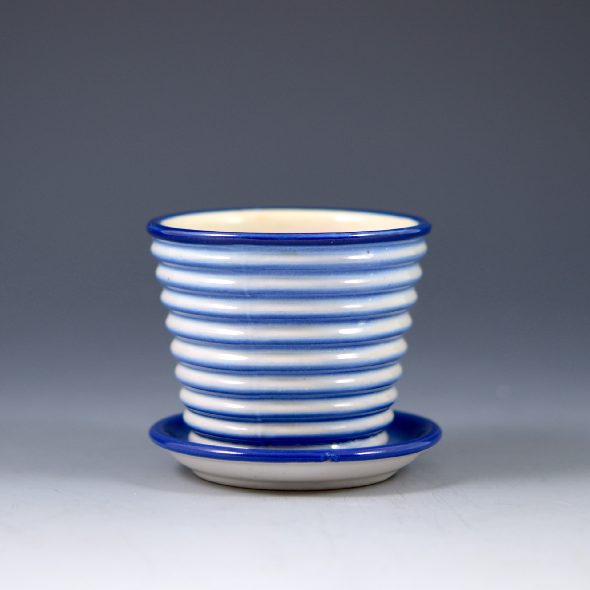 Small blue striped cachepot | Antiques on Anticoantico